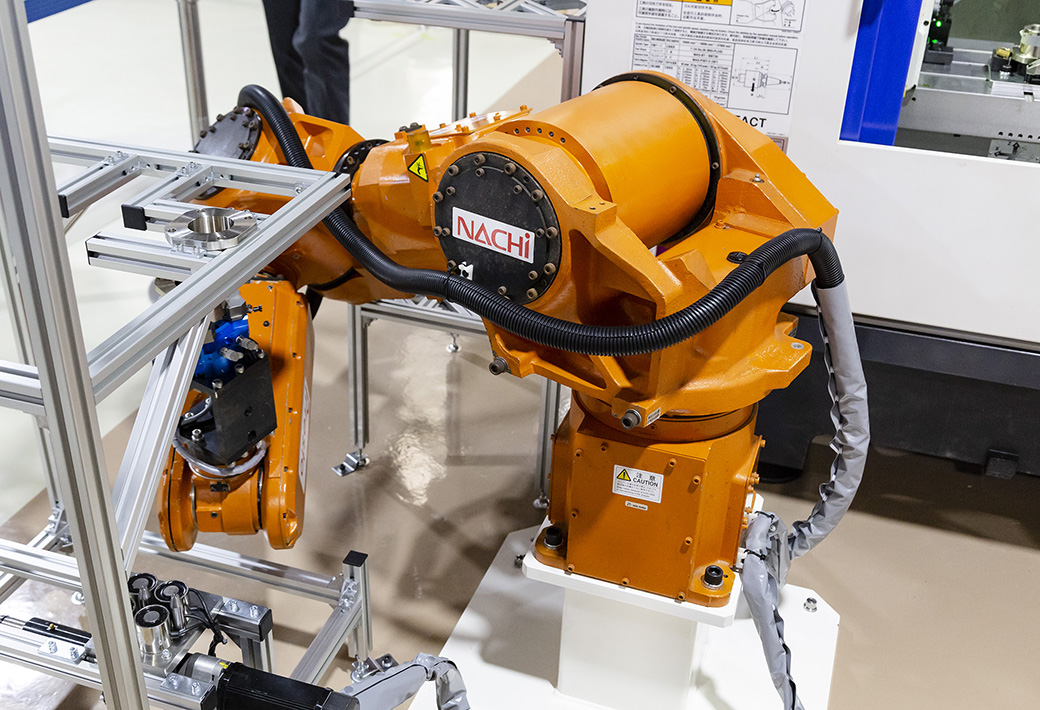 Miyawaki Machinery demonstrates seven-axis robots at private shows (1/2 ...